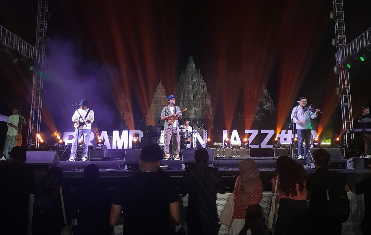 PRAMBANAN JAZZ HADIRKAN PENAMPILAN MEMUKAU MUSISI LEGENDARIS